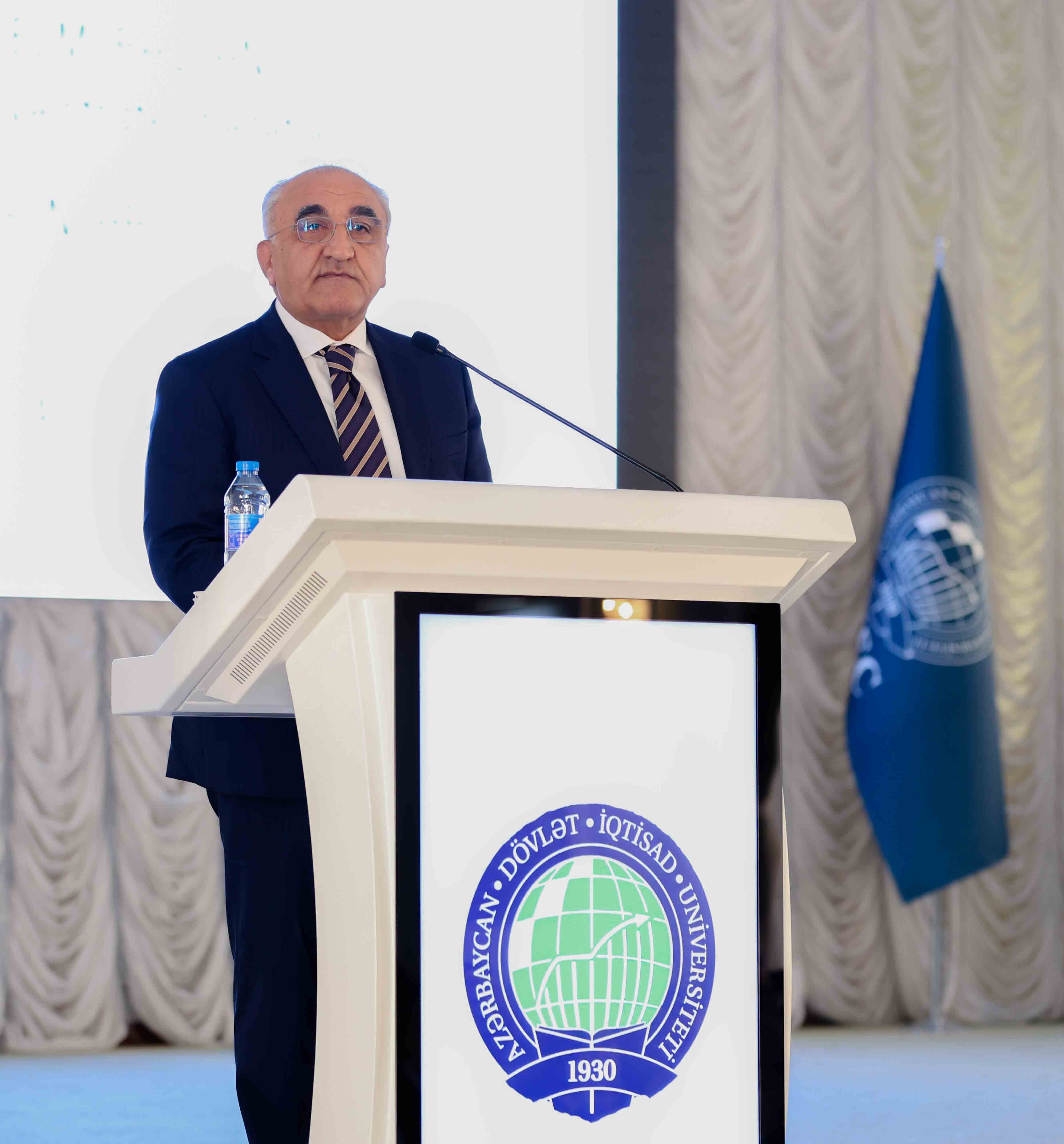 UNEC rektoru Azərbaycanda Ali Təhsilin İnkişafı üzrə Komissiyanın ...