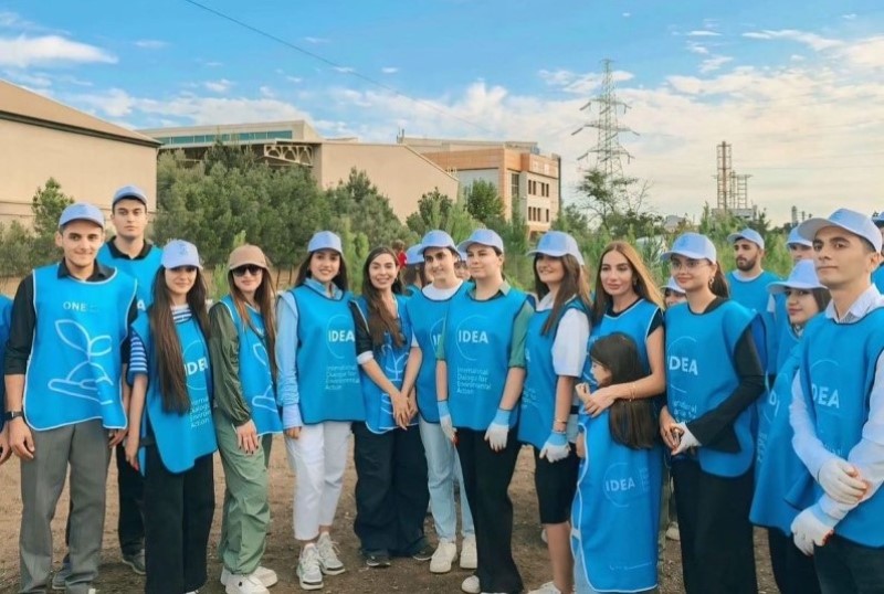 UNEC tələbələri ağacəkmə və təmizlik aksiyasında iştirak ediblər