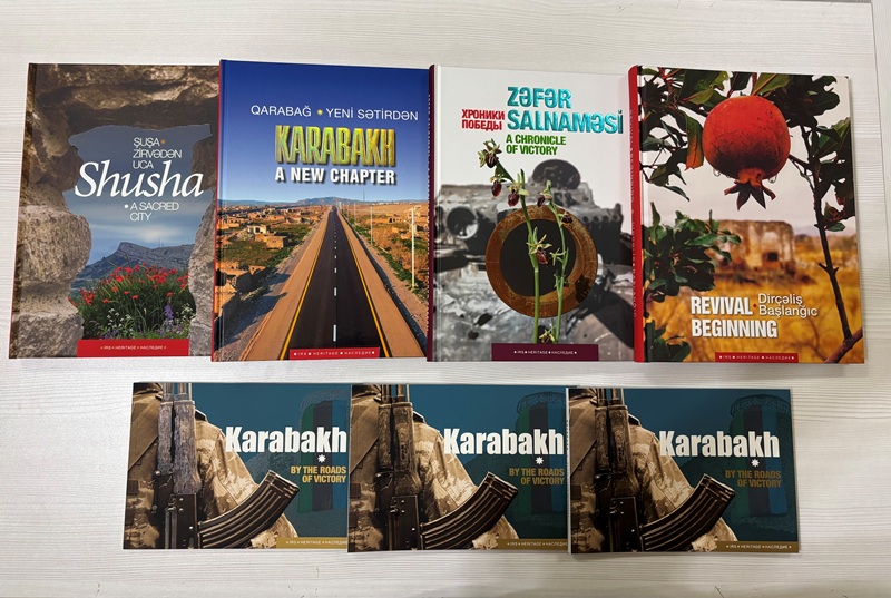 “Paşa Həyat Sığorta” ASC UNEC-ə müxtəlif mövzulu kitablar hədiyyə edib