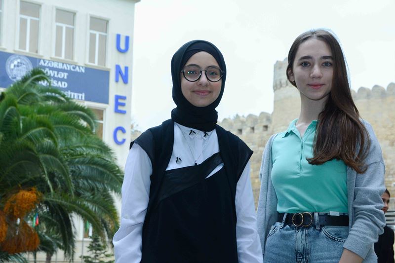 UNİSER-in və 83 saylı məktəbin şagirdləri UNEC-in bir günlük tələbəsi ...